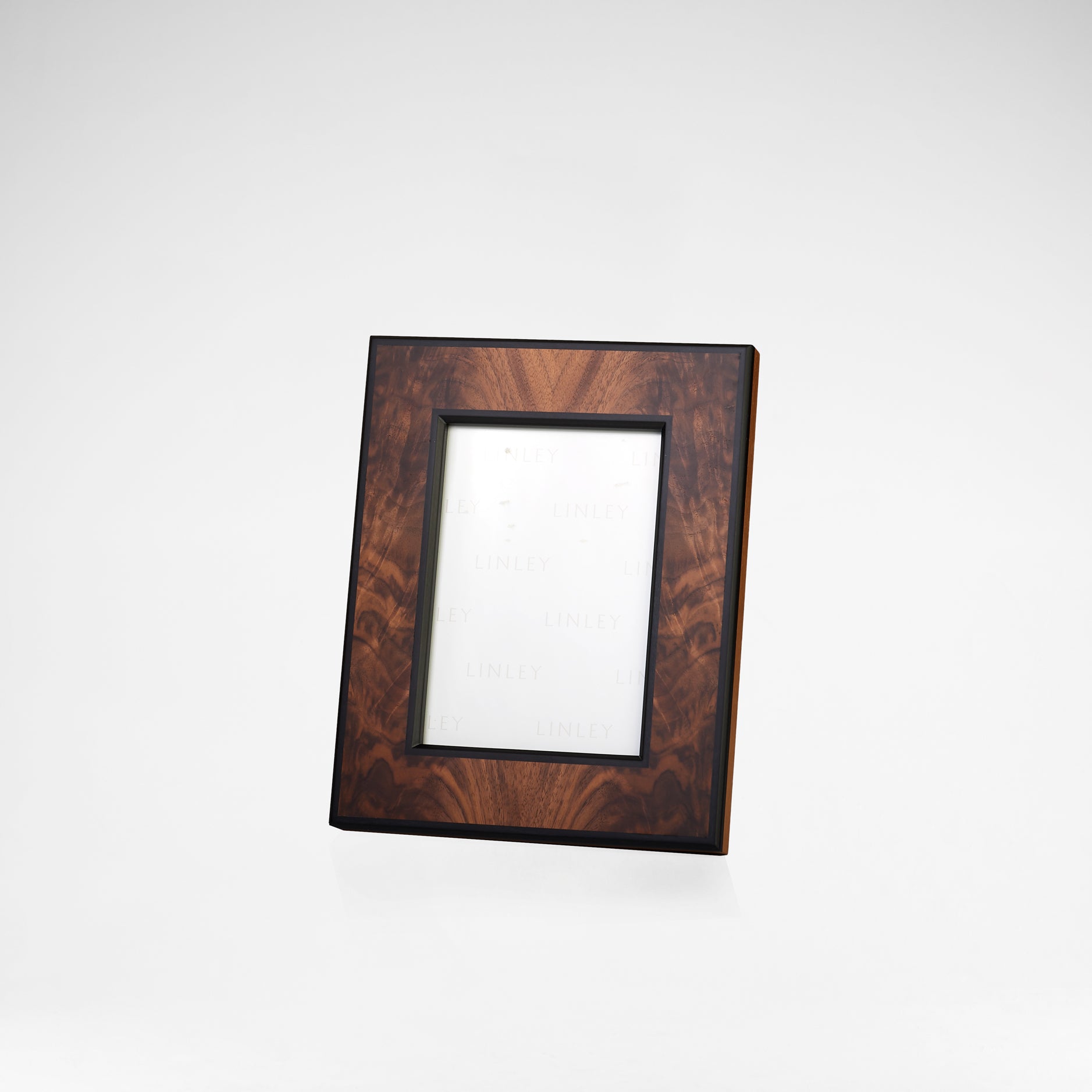 Blackline Photograph Frame – LINLEY
