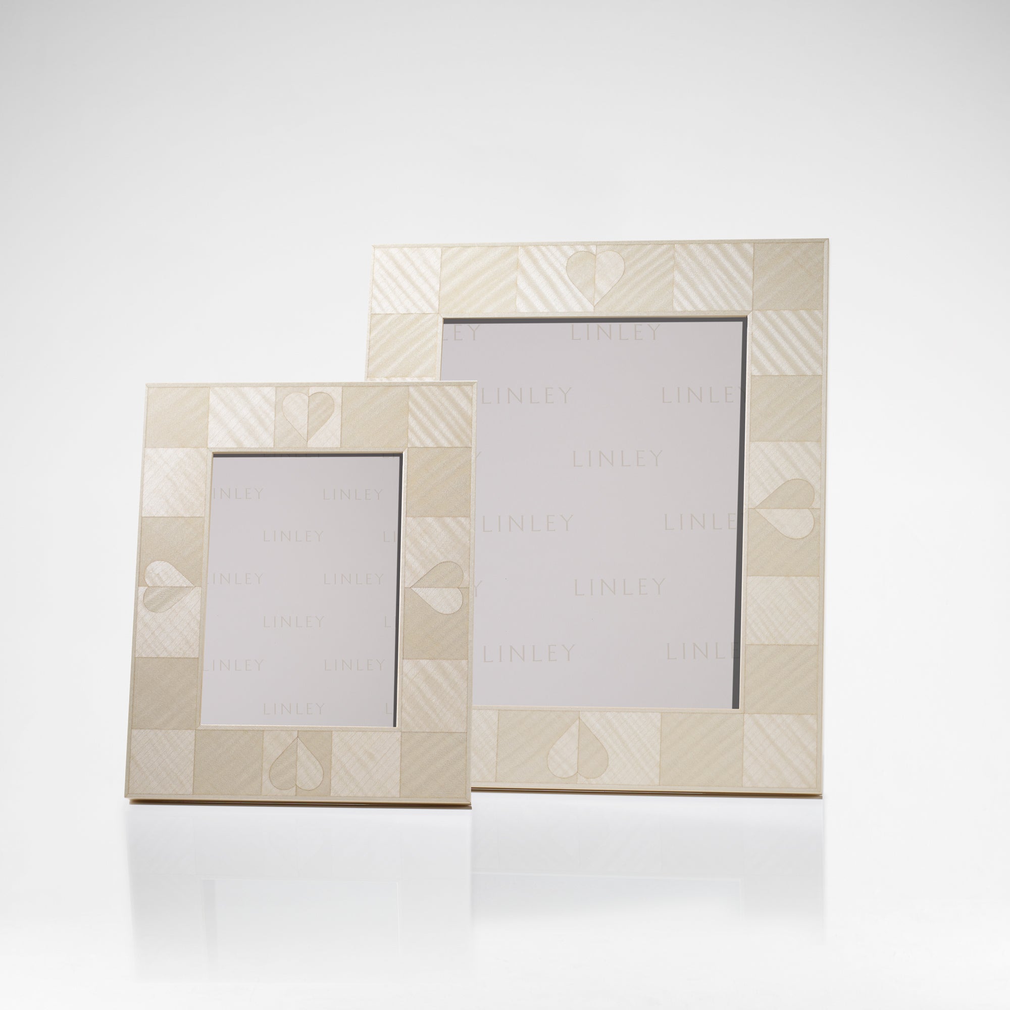 Henley Heart Sycamore Photograph Frame | LINLEY