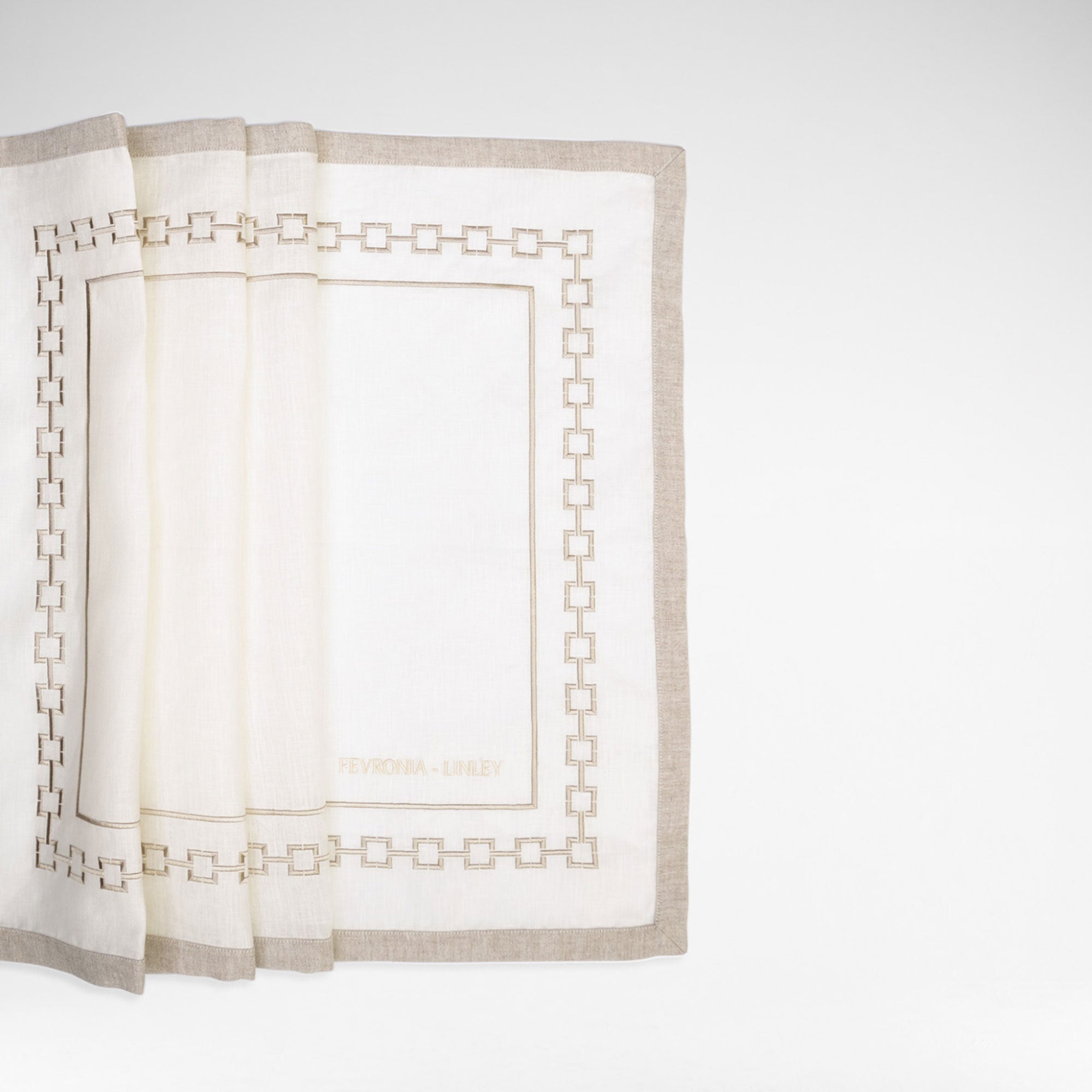 L-Chain Table Runner – LINLEY