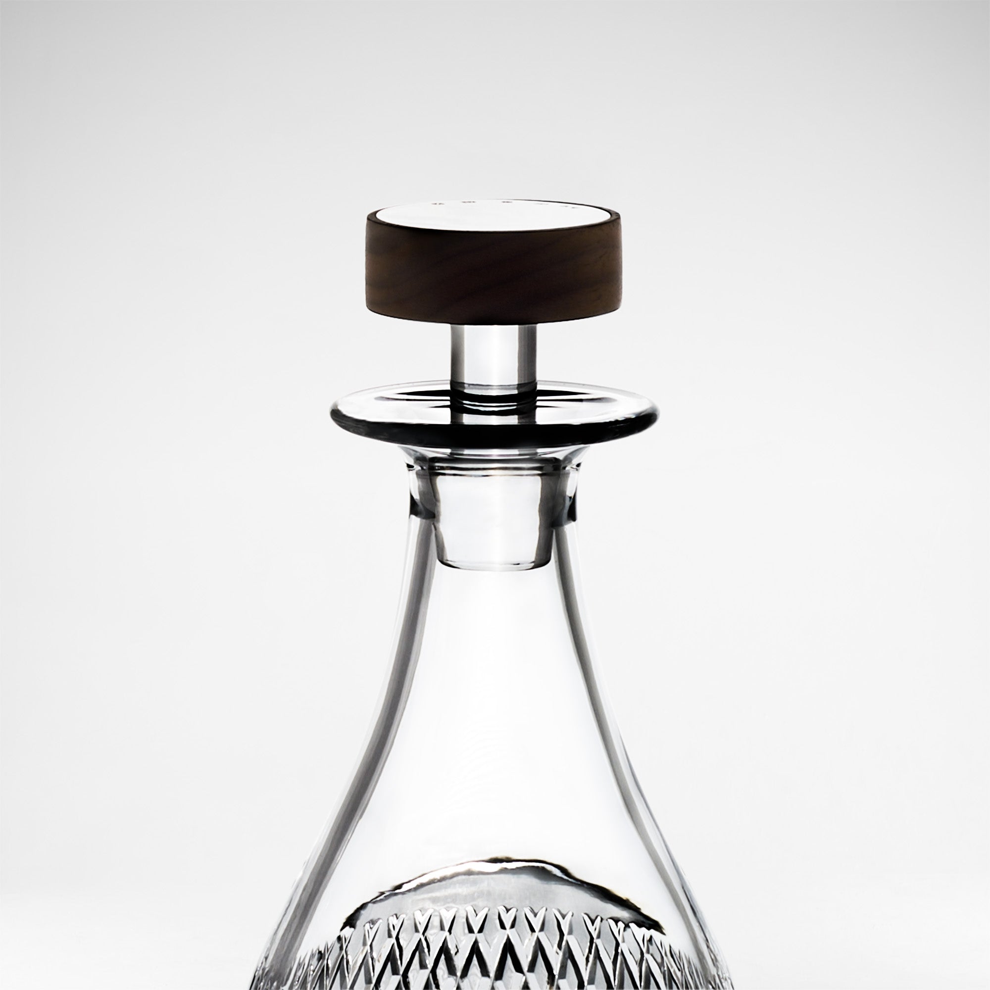 Thirlmere Wine Decanter | Luxury Home Accessories & Gifts | LINLEY