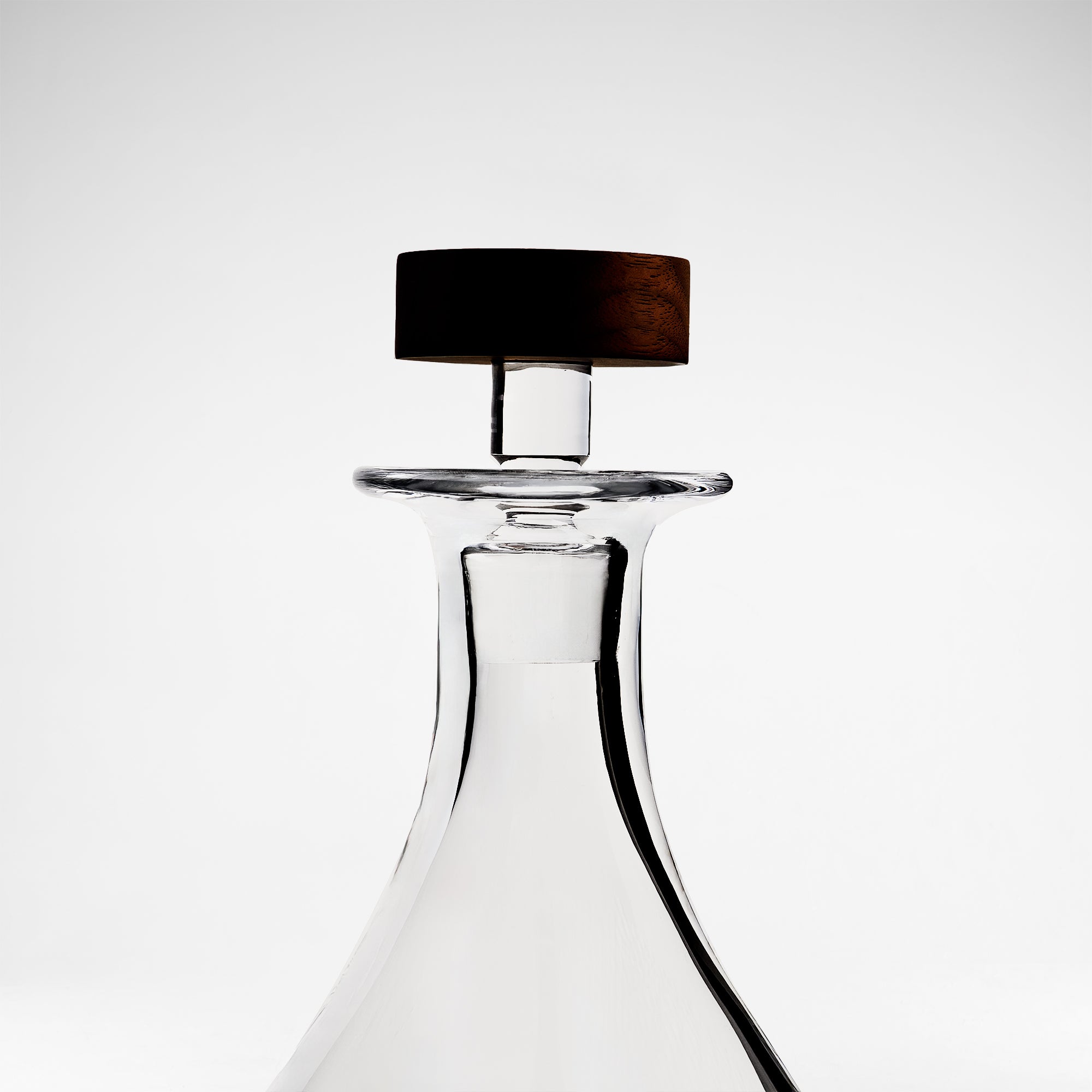 Thirlmere Magnum Decanter | Luxury Home Accessories & Gifts | LINLEY