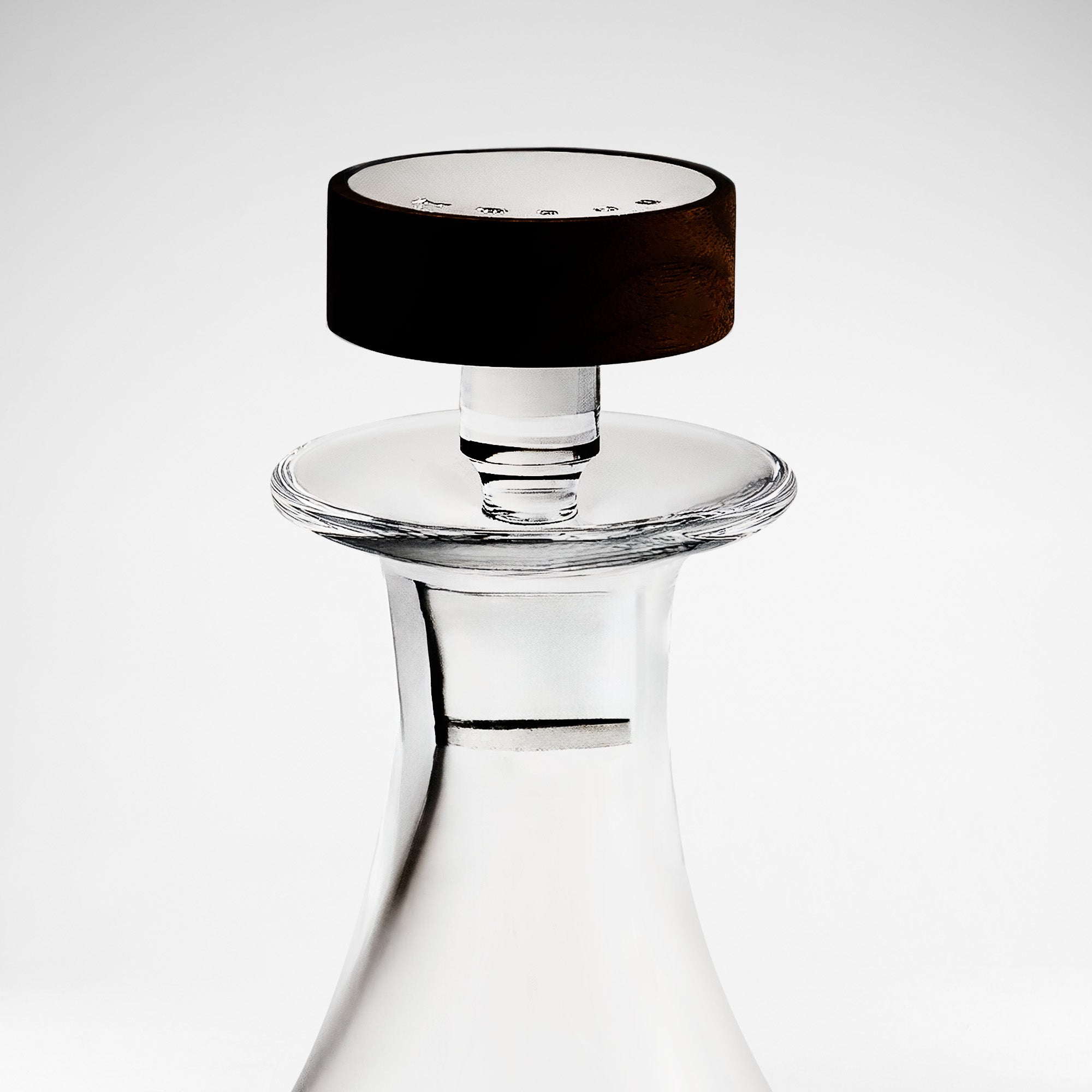 Thirlmere Magnum decanter | Luxury Home Accessories & Gifts | LINLEY
